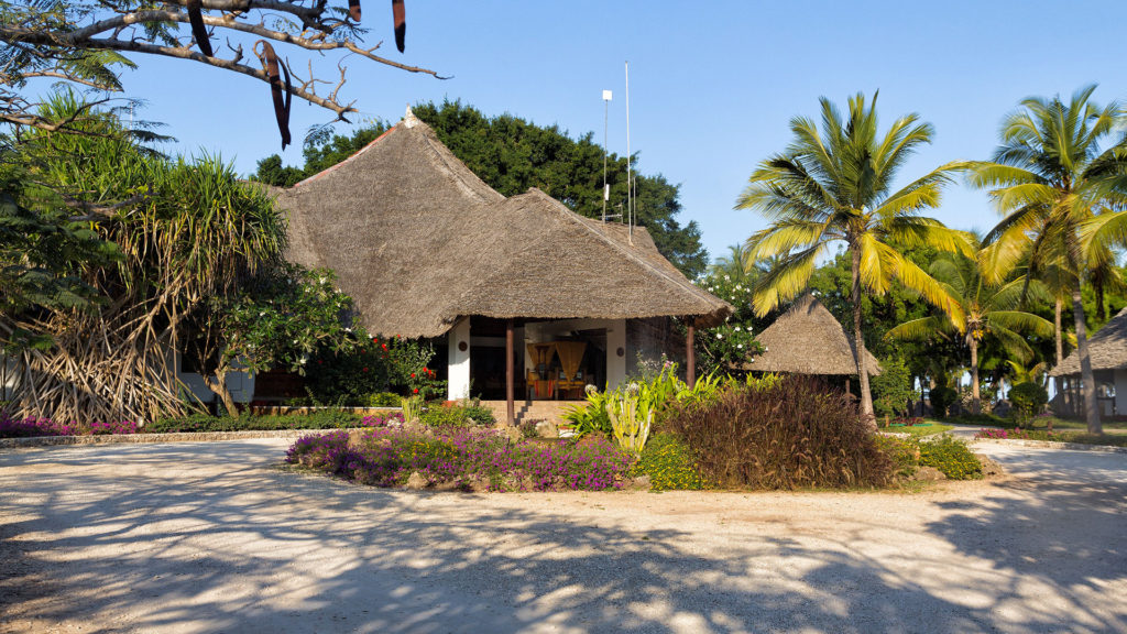 Тур на отдых в отеле Karafuu Beach Resort & Spa 5* в Пингу, Танзания ...